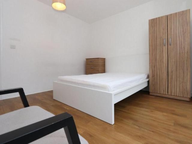 For Rent 3 Bedroom Shared Living/roommate London London DS90559953
