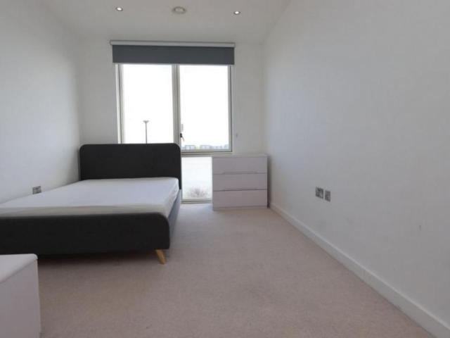 For Rent 3 Bedroom Shared Living/roommate London London DS90559969