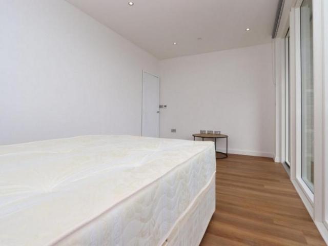 For Rent 3 Bedroom Shared Living/roommate London London DS90559979