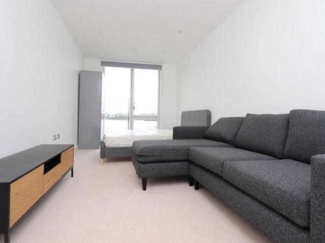 For Rent 3 Bedroom Shared Living/roommate London London DS90559981