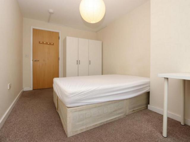 For Rent 3 Bedroom Shared Living/roommate London London DS90559906