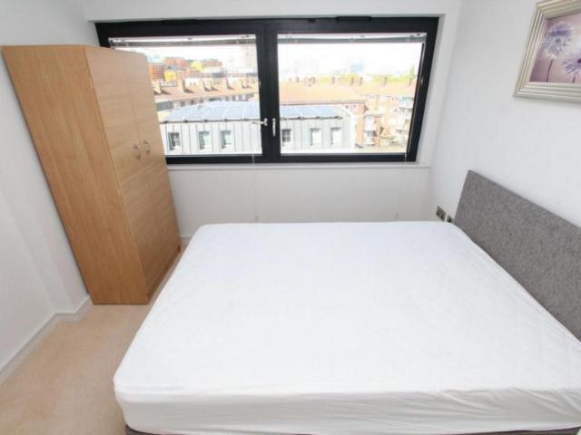 For Rent 3 Bedroom Shared Living/roommate London London DS90559918