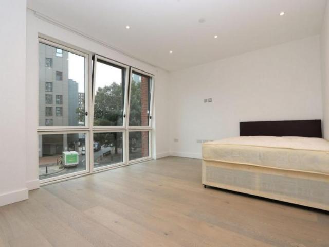 For Rent 3 Bedroom Shared Living/roommate London London DS90559923