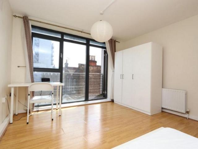 For Rent 3 Bedroom Shared Living/roommate London London DS90559939