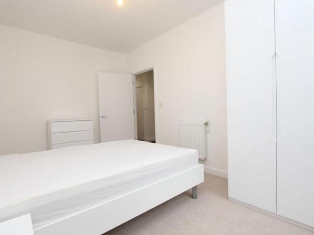 For Rent 3 Bedroom Shared Living/roommate London London DS90560061