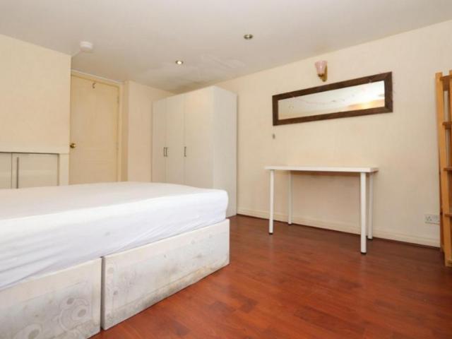 For Rent 3 Bedroom Shared Living/roommate London London DS90560026