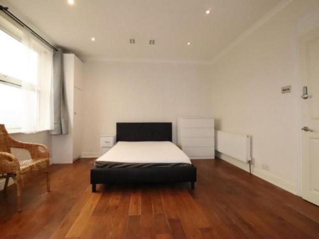 For Rent 3 Bedroom Shared Living/roommate London London DS90560036