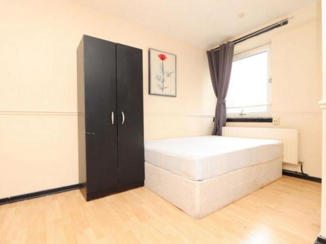 For Rent 3 Bedroom Shared Living/roommate London London DS90560146