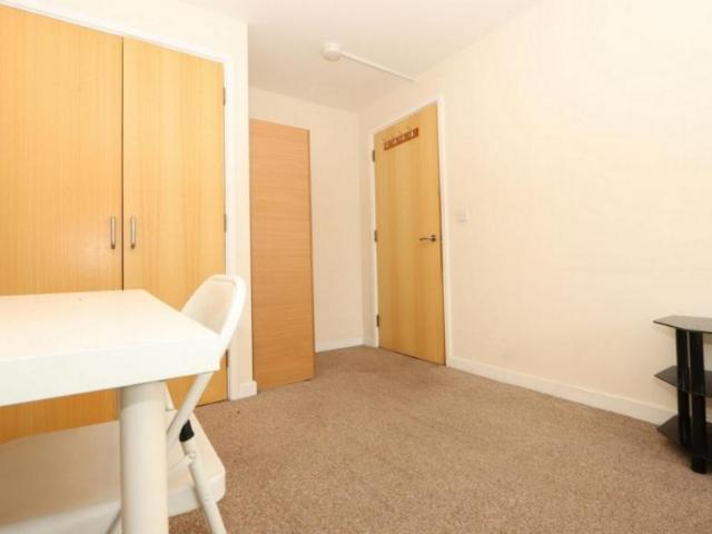 For Rent 3 Bedroom Shared Living/roommate London London DS90560186