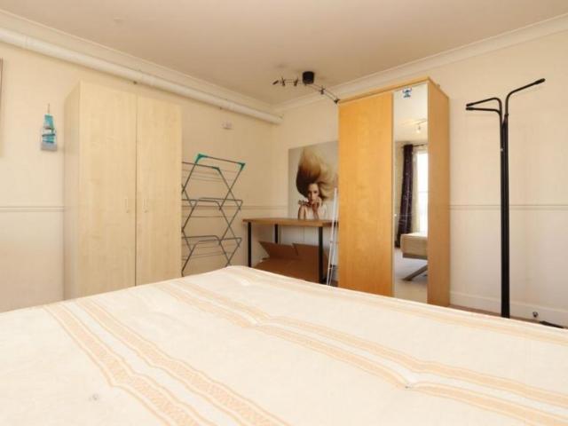 For Rent 3 Bedroom Shared Living/roommate London London DS90560190