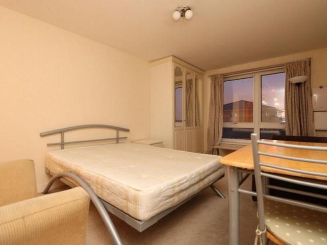 For Rent 3 Bedroom Shared Living/roommate London London DS90560191