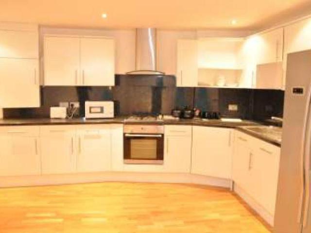 For Rent 3 Bedroom Shared Living/roommate London London DS90560108