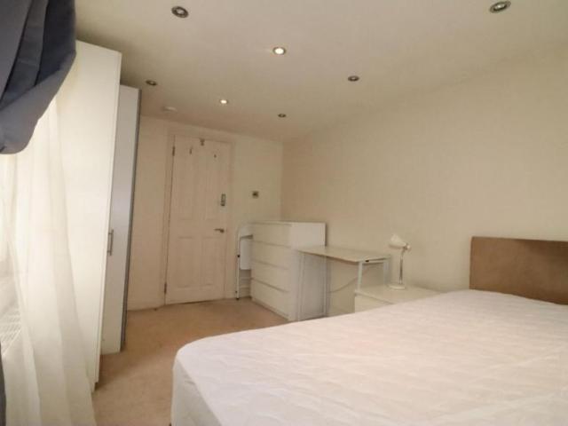 For Rent 3 Bedroom Shared Living/roommate London London DS90560240