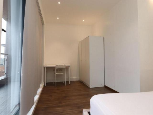 For Rent 3 Bedroom Shared Living/roommate London London DS90560241