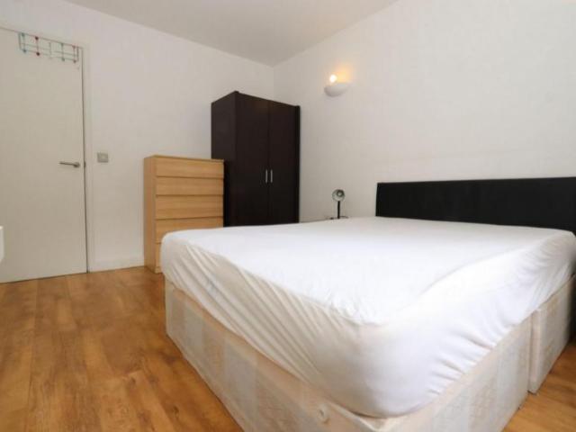 For Rent 3 Bedroom Shared Living/roommate London London DS90560258
