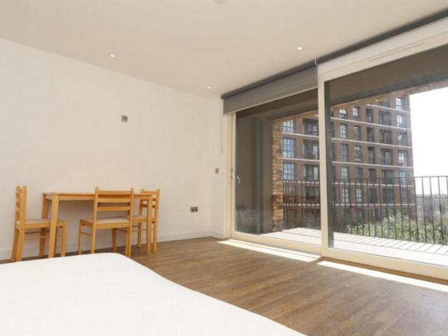 For Rent 3 Bedroom Shared Living/roommate London London DS90560294