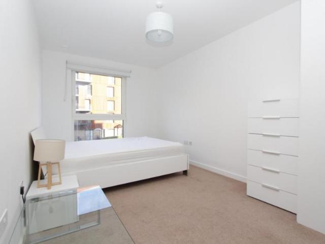 For Rent 3 Bedroom Shared Living/roommate London London DS90560335