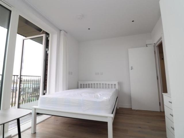 For Rent 3 Bedroom Shared Living/roommate London London DS90560571