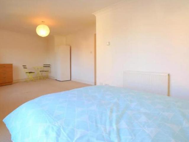 For Rent 3 Bedroom Shared Living/roommate London London DS90561182