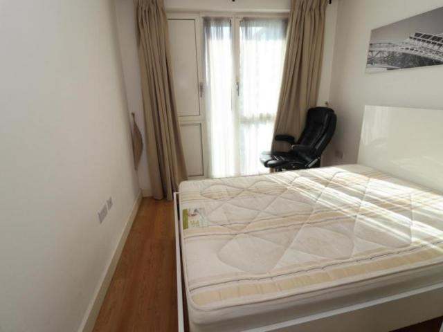 For Rent 3 Bedroom Shared Living/roommate London London DS90561441