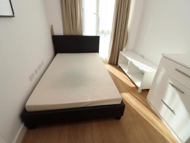 For Rent 3 Bedroom Shared Living/roommate London London DS90561439