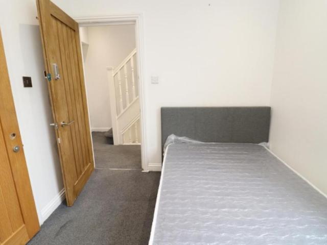 For Rent 3 Bedroom Shared Living/roommate London London DS90561800