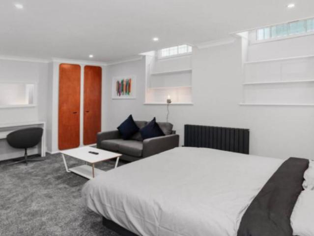 For Rent 3 Bedroom Shared Living/roommate London London DS90563094