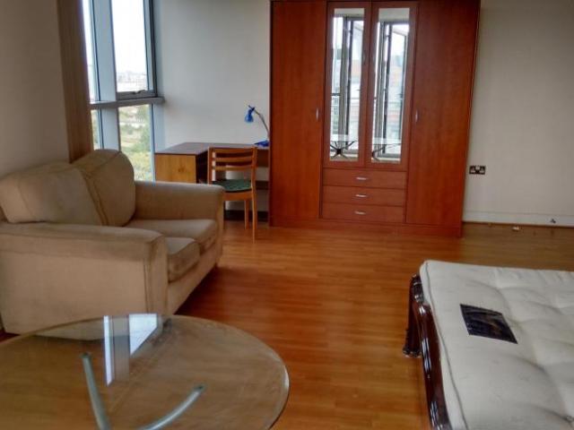 For Rent 3 Bedroom Shared Living/roommate London London DS90563390