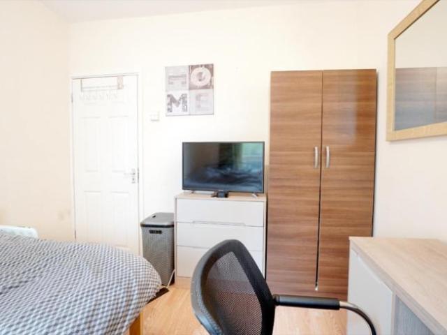 For Rent 3 Bedroom Shared Living/roommate London London DS90563498