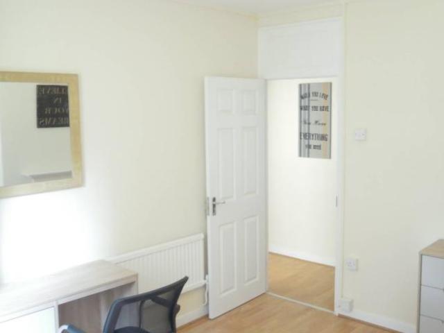 For Rent 3 Bedroom Shared Living/roommate London London DS92198532