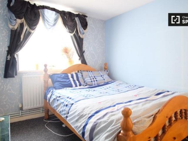 For Rent 3 Bedroom Shared Living/roommate London London DS96913515
