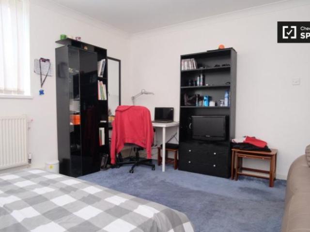 For Rent 3 Bedroom Shared Living/roommate London London DS100676709