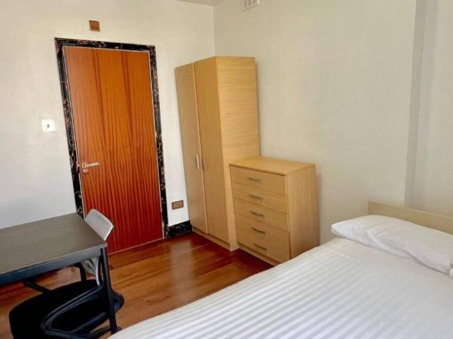 For Rent 3 Bedroom Shared Living/roommate London London DS100946388