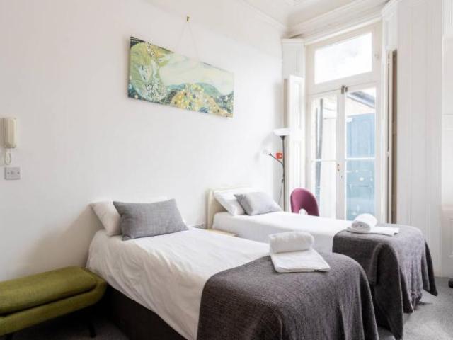 For Rent 3 Bedroom Shared Living/roommate London London DS101672188