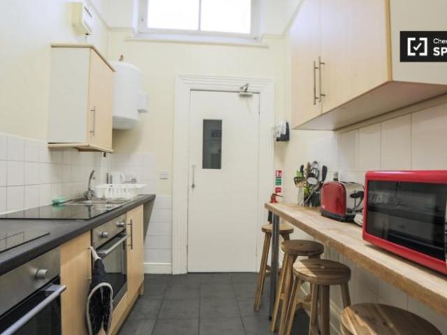 For Rent 3 Bedroom Shared Living/roommate London London DS101732158