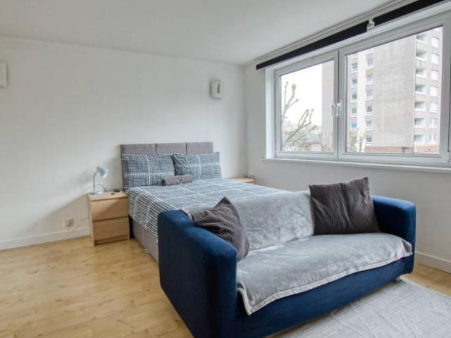 For Rent 3 Bedroom Shared Living/roommate London London DS101761221