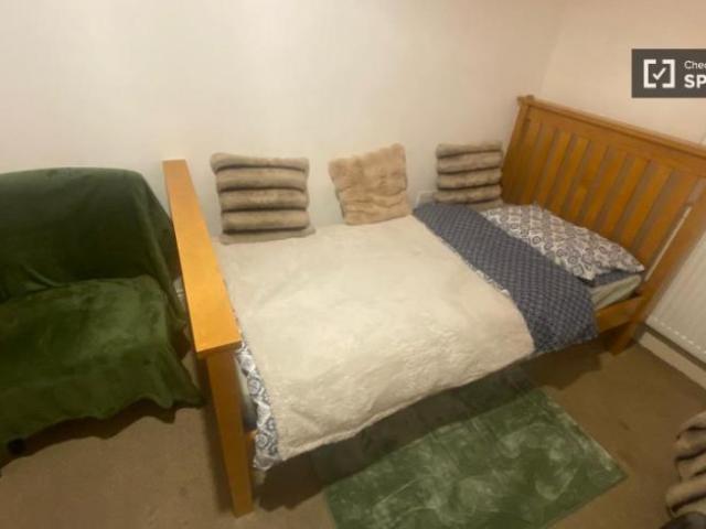 For Rent 3 Bedroom Shared Living/roommate London London DS101770894