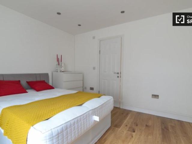 For Rent 3 Bedroom Shared Living/roommate London London DS101838350