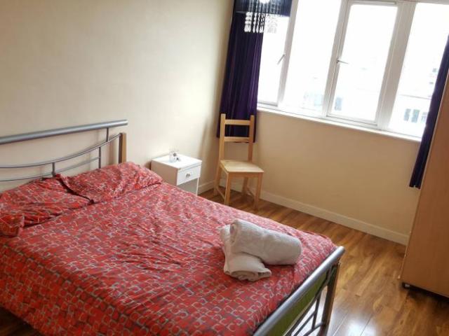 For Rent 3 Bedroom Shared Living/roommate London London DS101840484