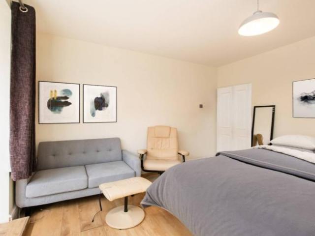 For Rent 3 Bedroom Shared Living/roommate London London DS101847825