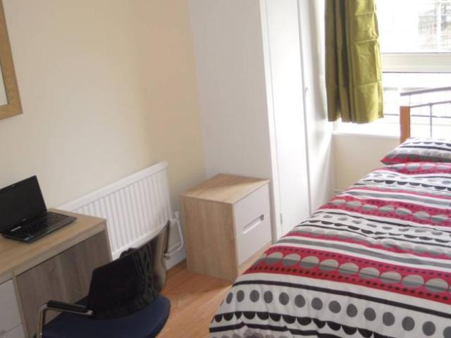 For Rent 3 Bedroom Shared Living/roommate London London DS101849283
