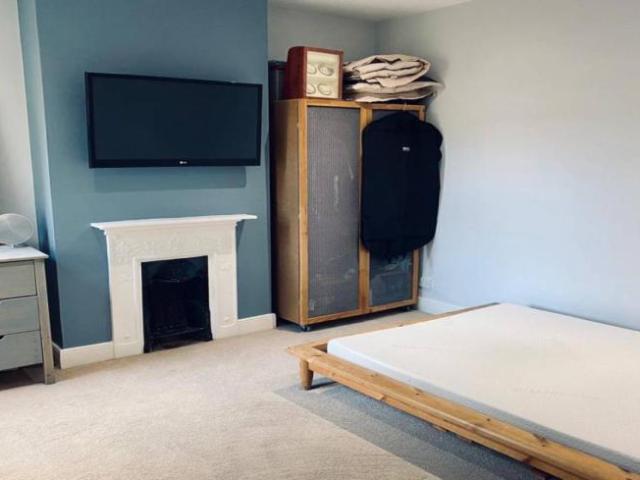 For Rent 3 Bedroom Shared Living/roommate London London DS101850892