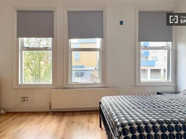 For Rent 3 Bedroom Shared Living/roommate London London DS102437949