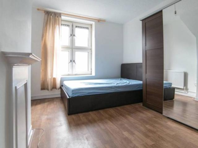 For Rent 3 Bedroom Shared Living/roommate London London DS102797035