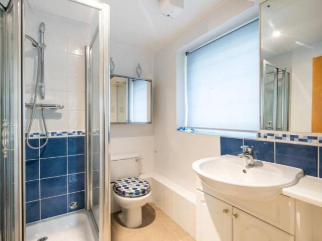 For Rent 3 Bedroom Shared Living/roommate London London DS102817484