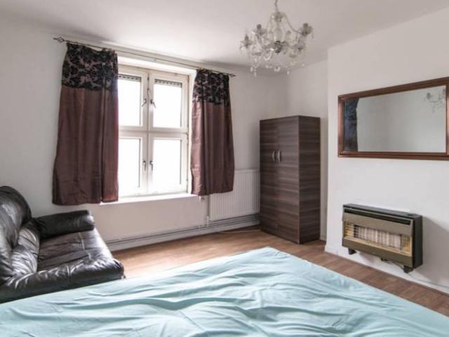 For Rent 3 Bedroom Shared Living/roommate London London DS102056227