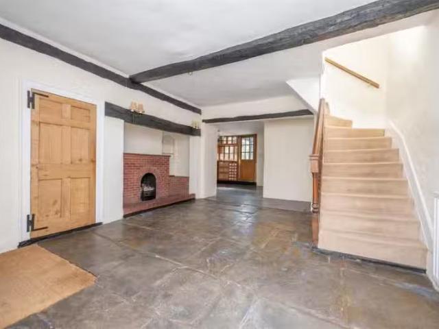 Unique 3 bedroom terraced house for rent in High Street, Henle.