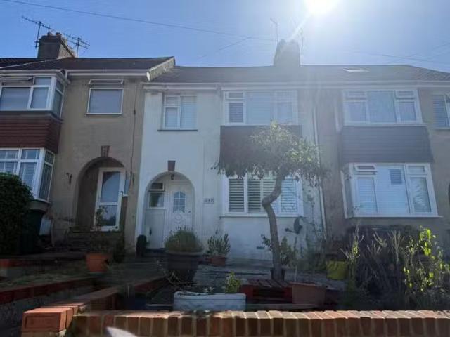 For Rent! 3 bedroom terraced house for rent in Mile Oak Road.