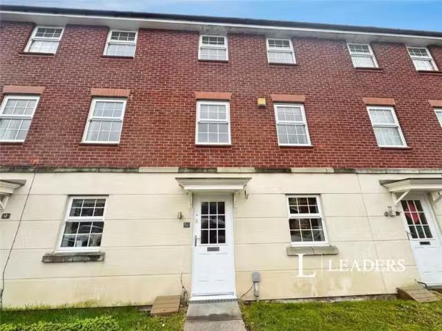 For Rent! 3 bedroom terraced house for rent in Smithers Close.