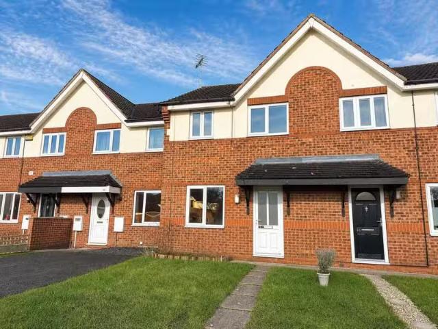Cheap 3 bedroom terraced house for rent in Warwick Road, Somer.